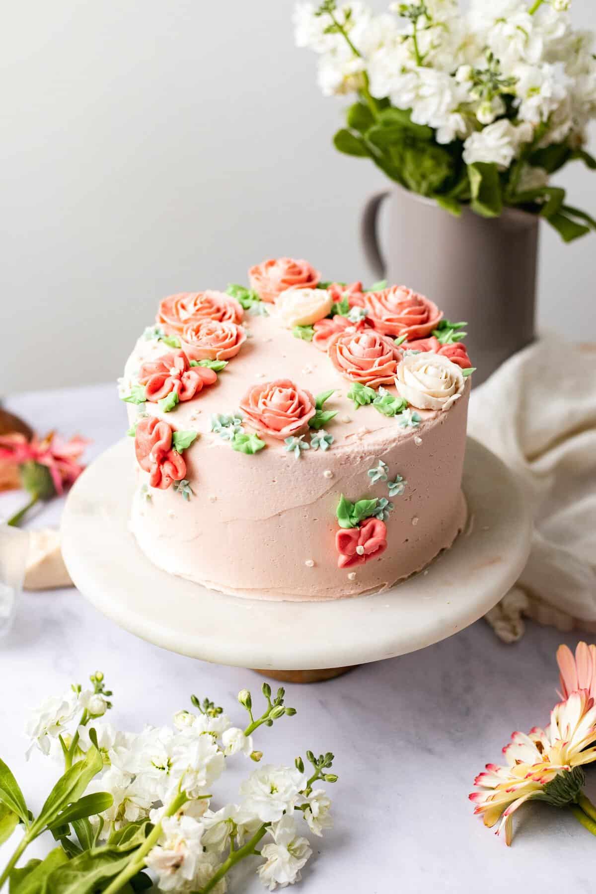 Easy Buttercream Flower Cake (How to make buttercream flowers!) | The ...