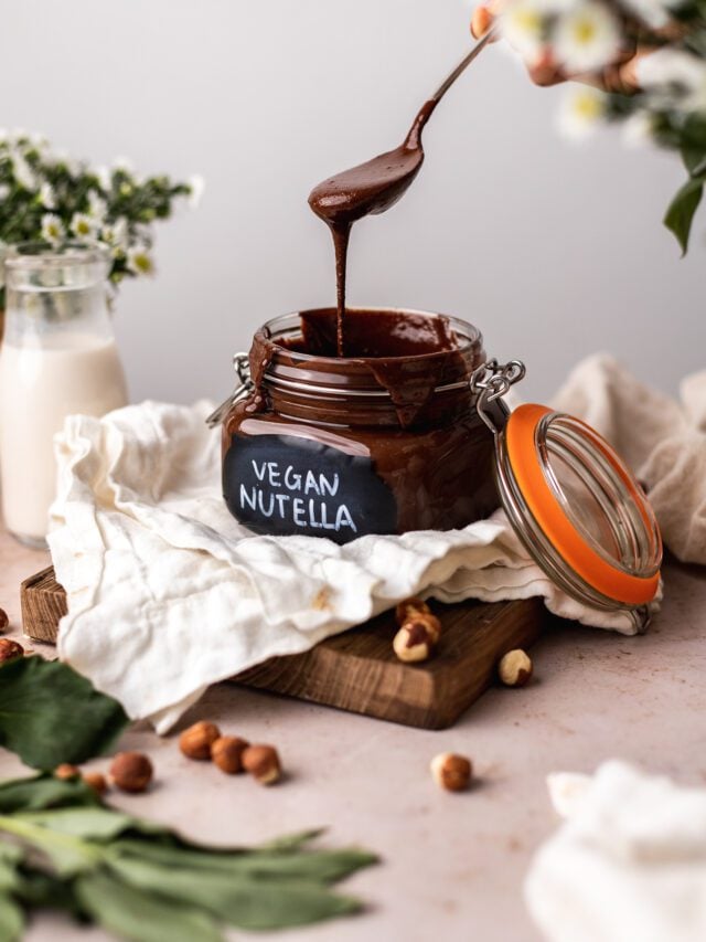 Quick & Easy 4 Ingredient Vegan Nutella Recipe | The Banana Diaries
