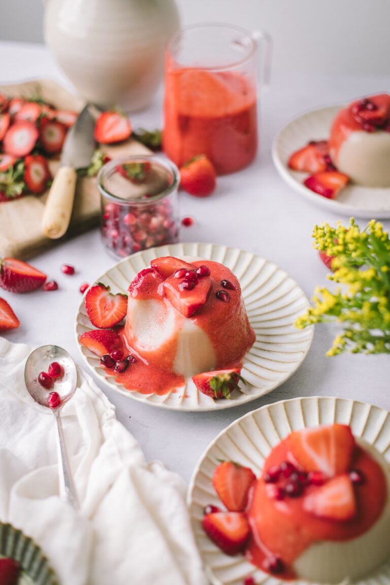 Easy 4 Ingredient Vegan Panna Cotta (No Agar Agar Option!) | The Banana ...