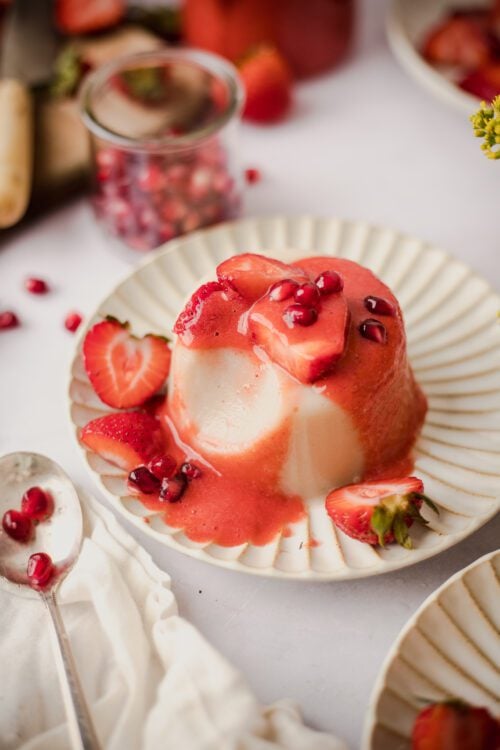 Easy 4 Ingredient Vegan Panna Cotta (No Agar Agar Option!) | The Banana ...